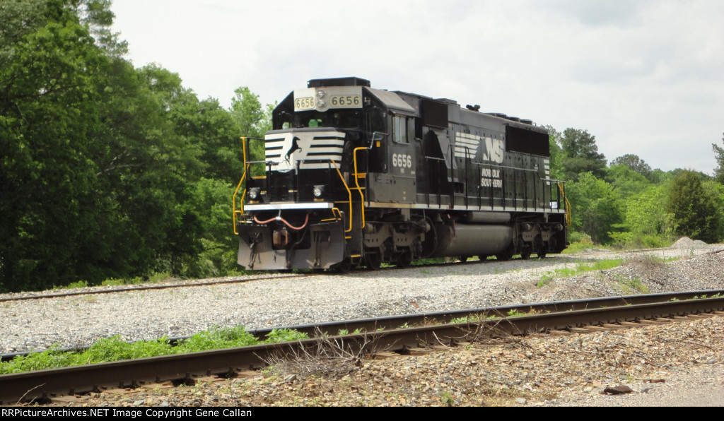 Close up of NS 6656 at Forrestville Yard